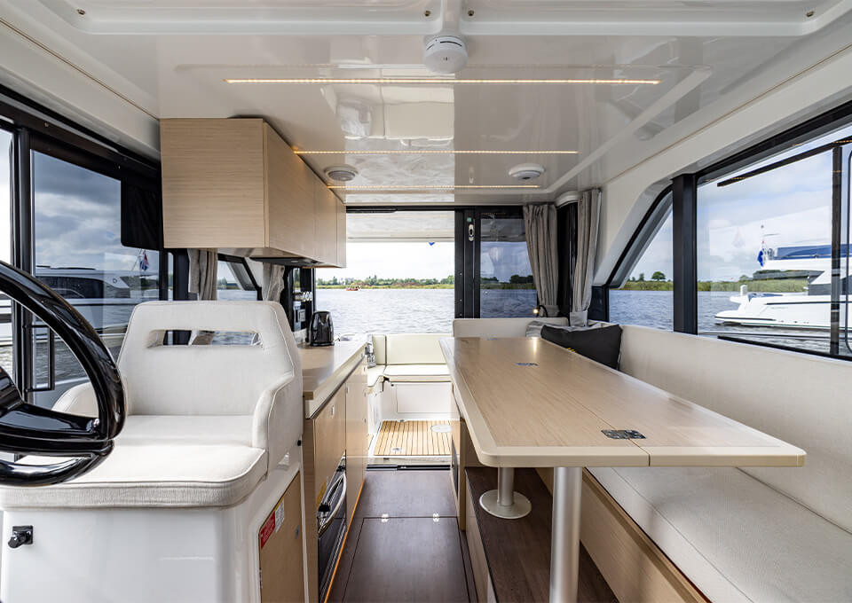 Delphia 10 Sedan | Delphia Yachts