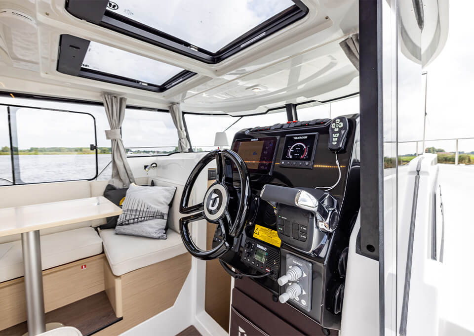 Delphia 10 Sedan | Delphia Yachts