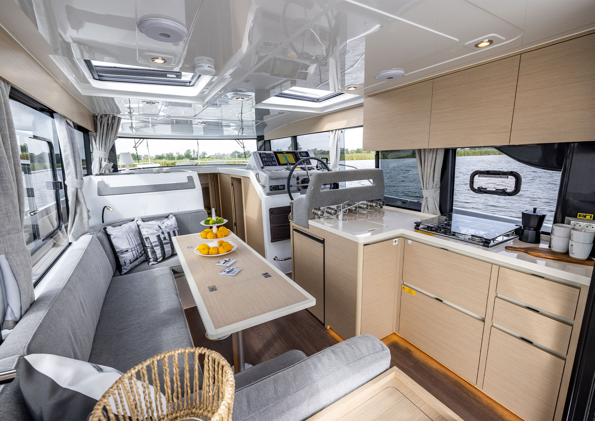 Delphia 11 Sedan | Delphia Yachts