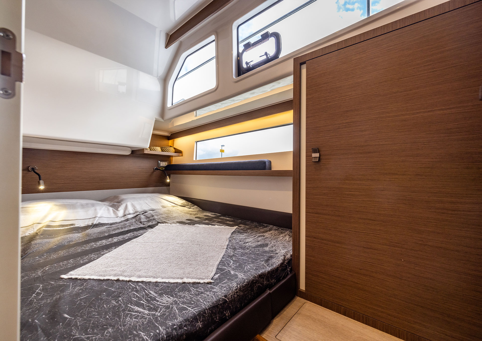 Delphia 11 Flylounge | Delphia Yachts