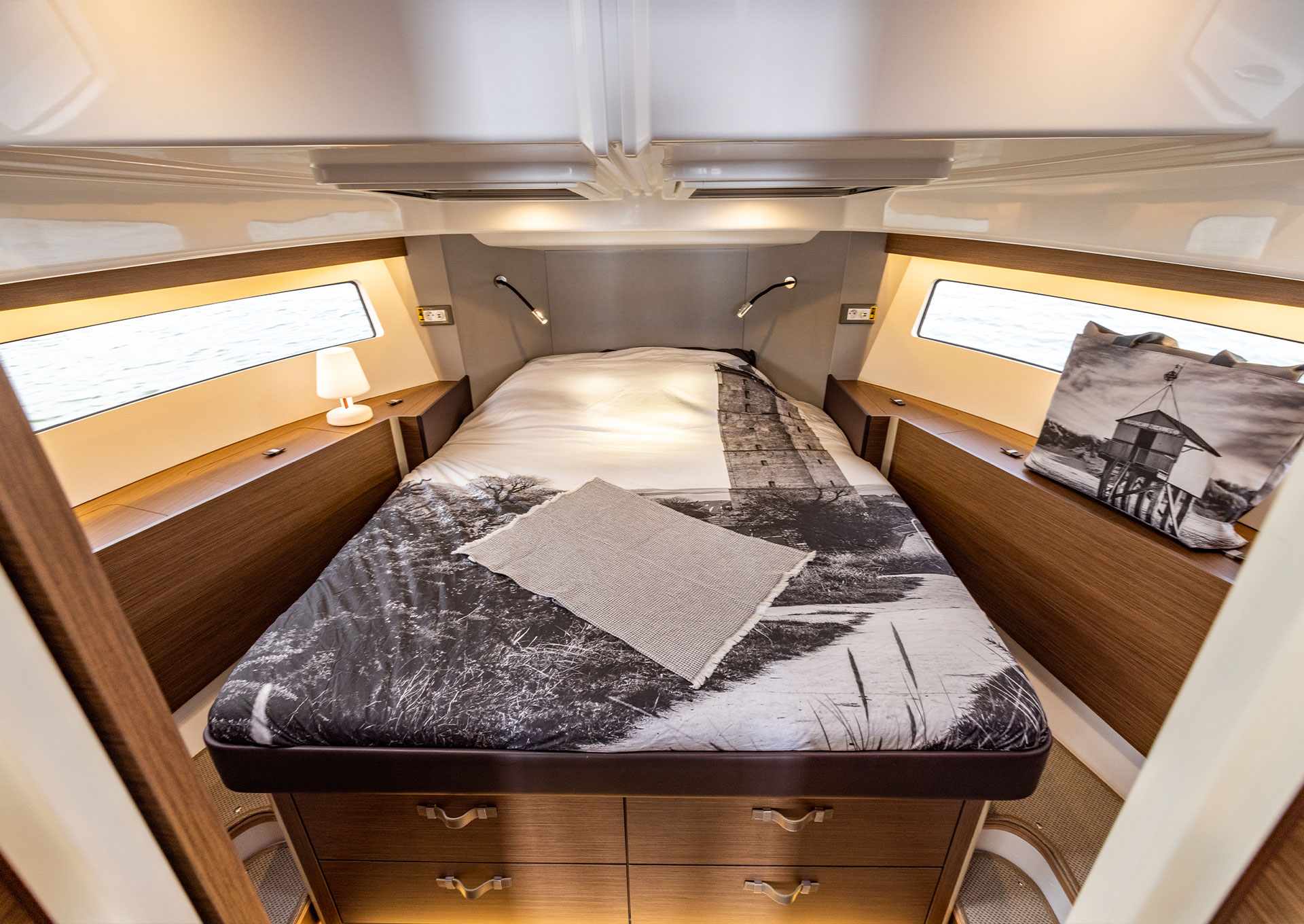 Delphia 11 Flylounge | Delphia Yachts