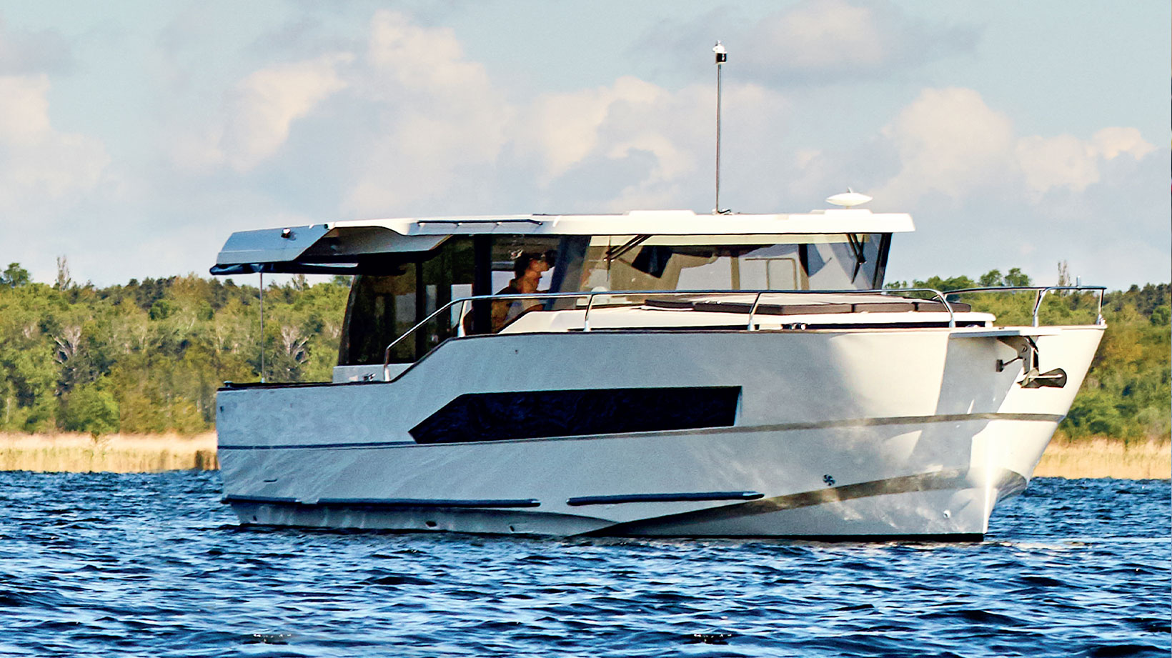 Delphia 12 Sedan | Delphia Yachts