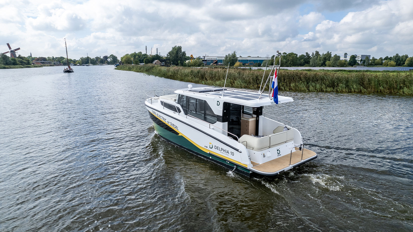 Delphia 10 Sedan | Delphia Yachts