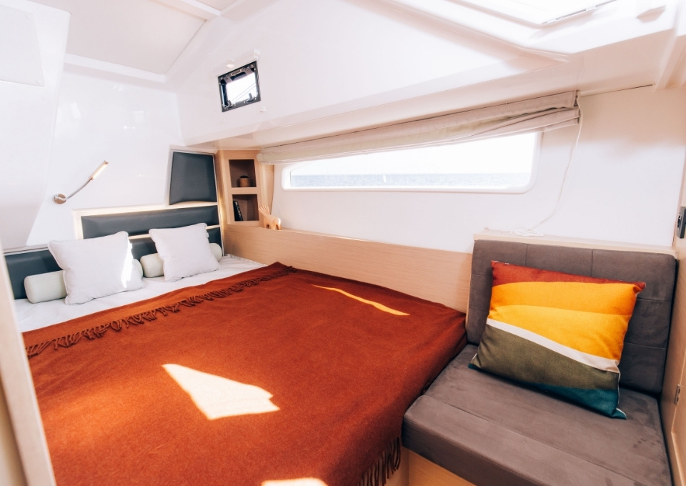 Delphia 12 Sedan | Delphia Yachts