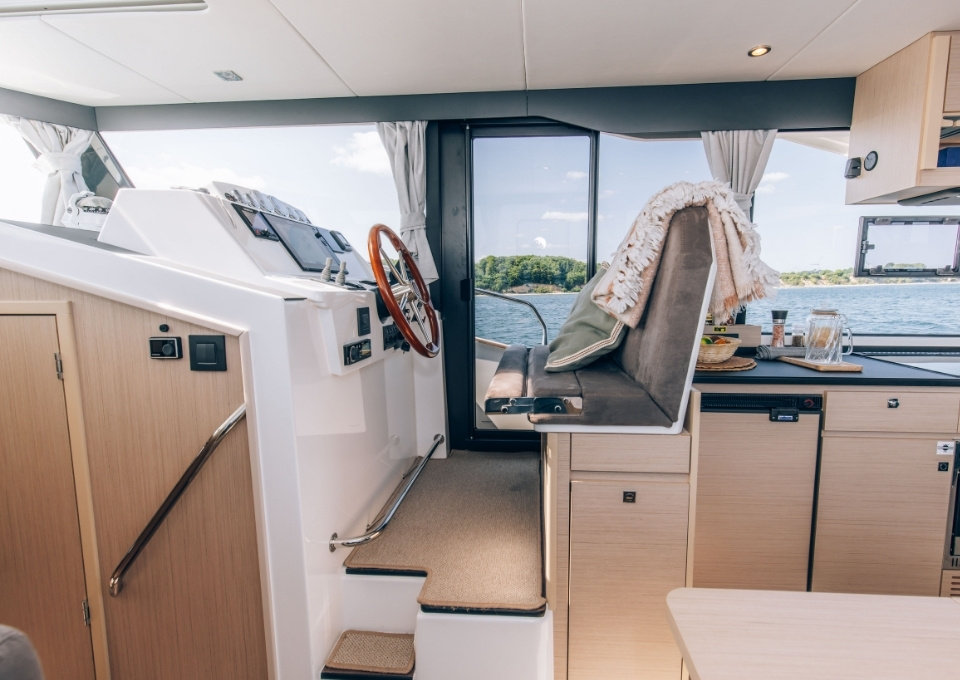 Delphia 12 Sedan | Delphia Yachts